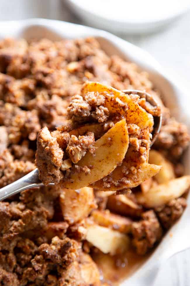 Paleo Maple Pecan Apple Crisp {Vegan} | Paleo Running Momma