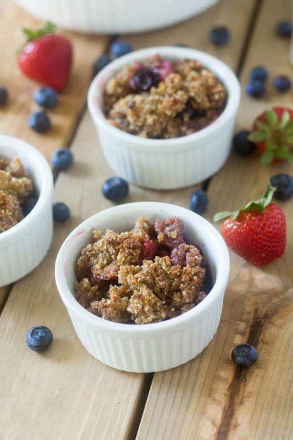 Berry Crumble Breakfast Bake {Paleo & Vegan}