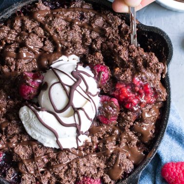 Raspberry Chocolate Crumble {Paleo & Vegan} | Paleo Running Momma
