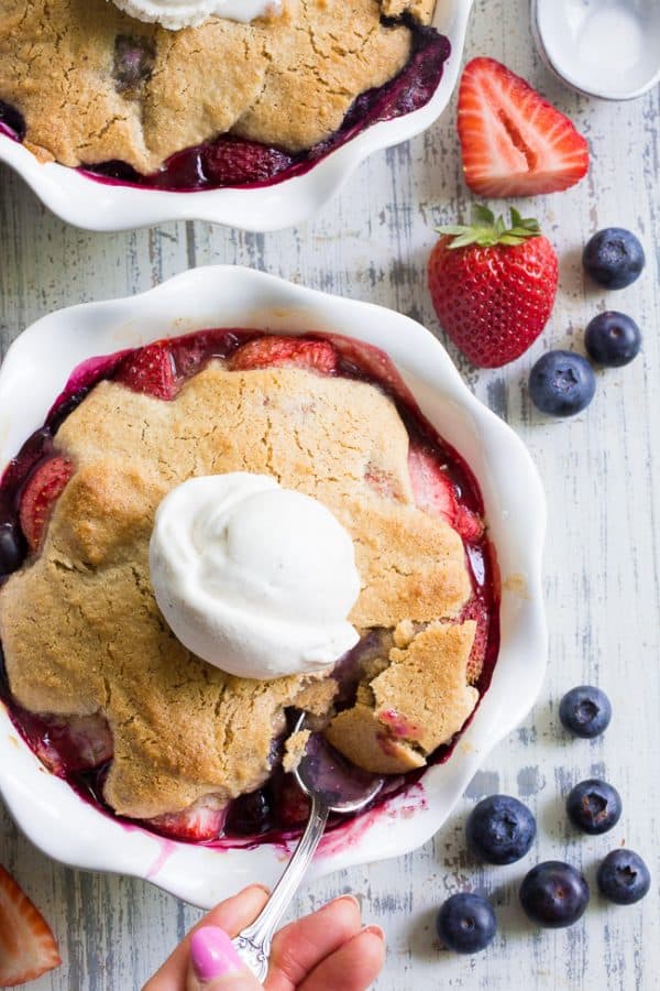 Strawberry Blueberry Cobbler {Paleo, Vegan} - The Paleo Running Momma