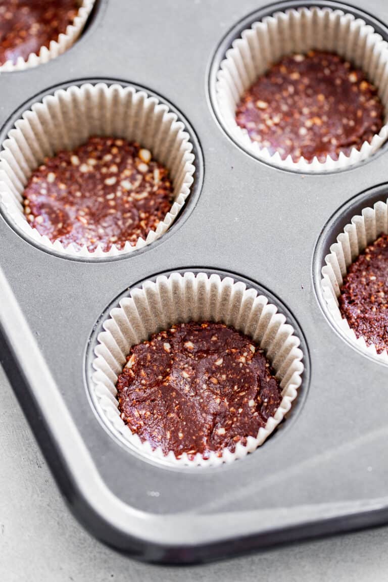 Chocolate Raspberry Mini Vegan Cheesecakes {Paleo, No Bake}